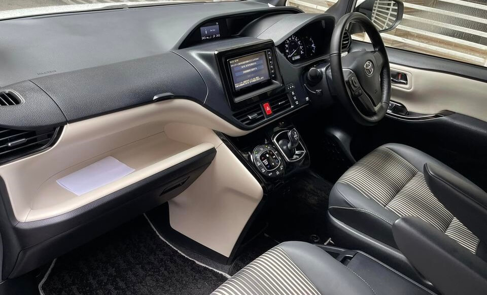 TOYOTA NOAH SI WXB II Hybrid - JPCarz