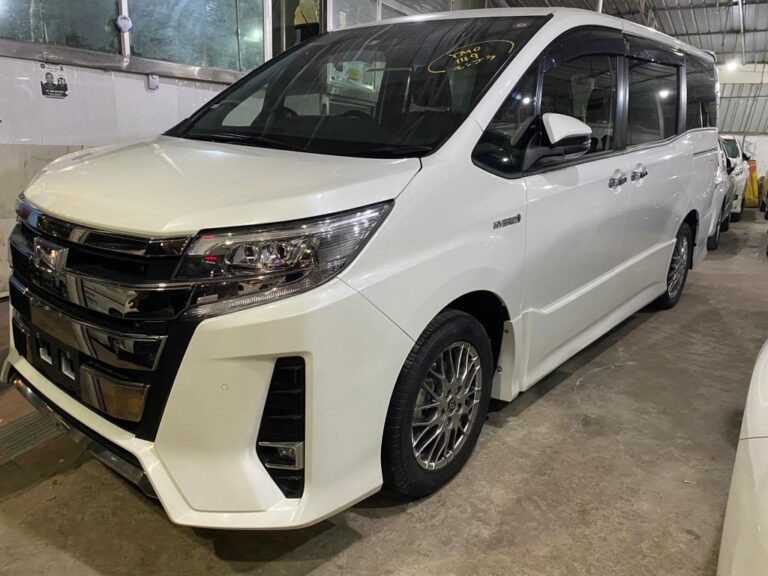 TOYOTA NOAH SI WXB II Hybrid - JPCarz