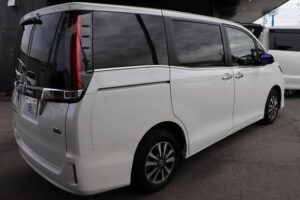Toyota Esquire Hybrid GI Premium Black Tailored 2020 - JPCarz